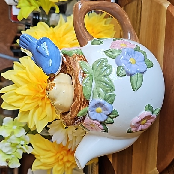 teflora | Accents | Teflora Spring Teapot | Poshmark